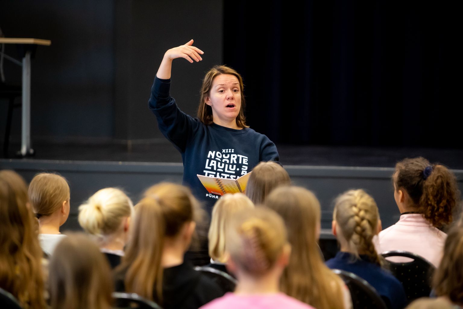 MITMEL HÄÄLEL Mudilaskoorid tegid laulutrenni