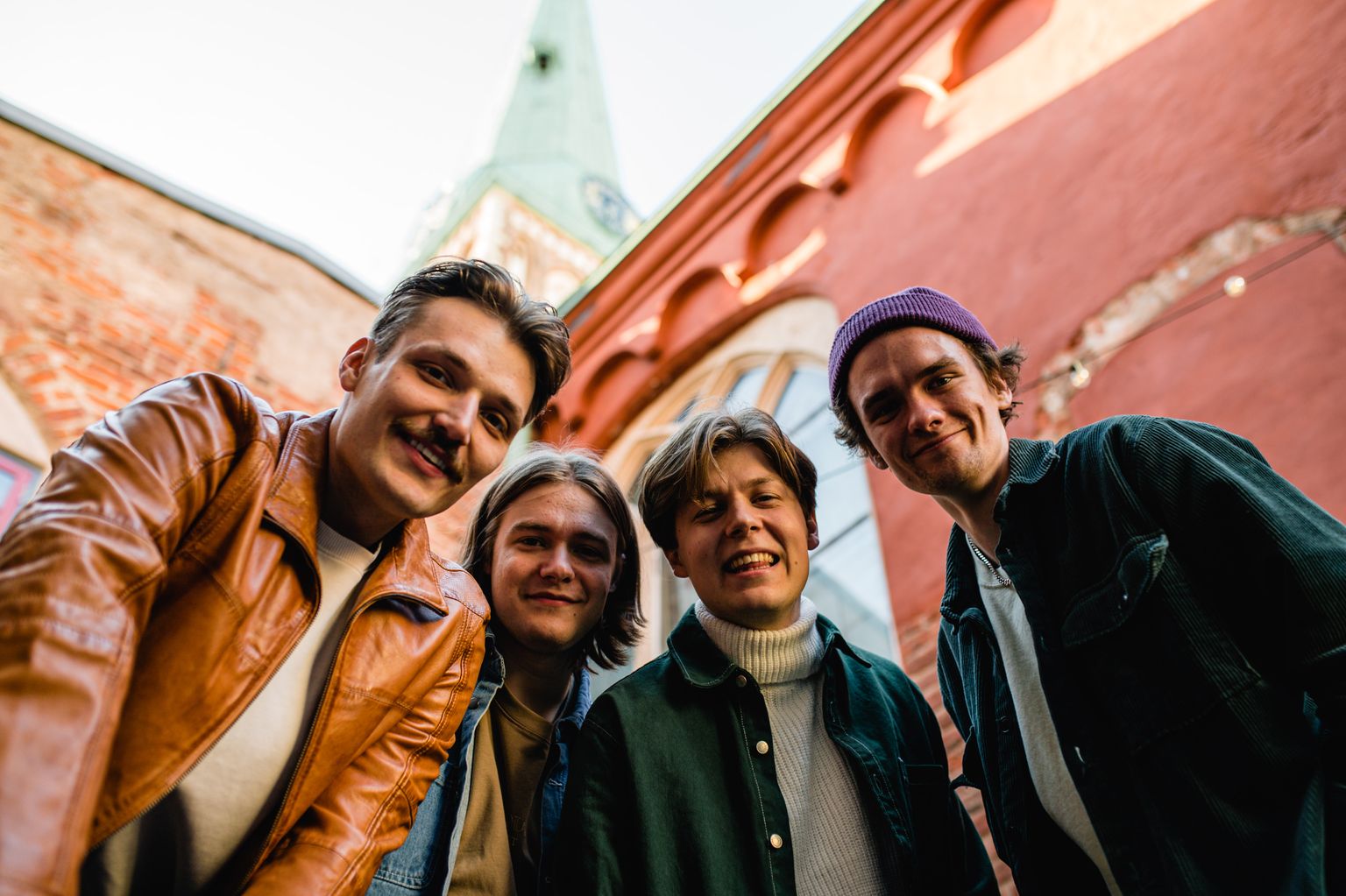 "Sudden Lights" dalās sajūtās mirkli pirms kāpšanas uz Eirovīzijas skatuves