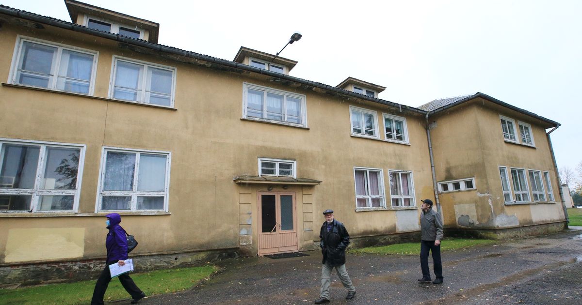 Lammutamisest päästetud Puhja koolimaja taastamine algab liigvee tõrjest