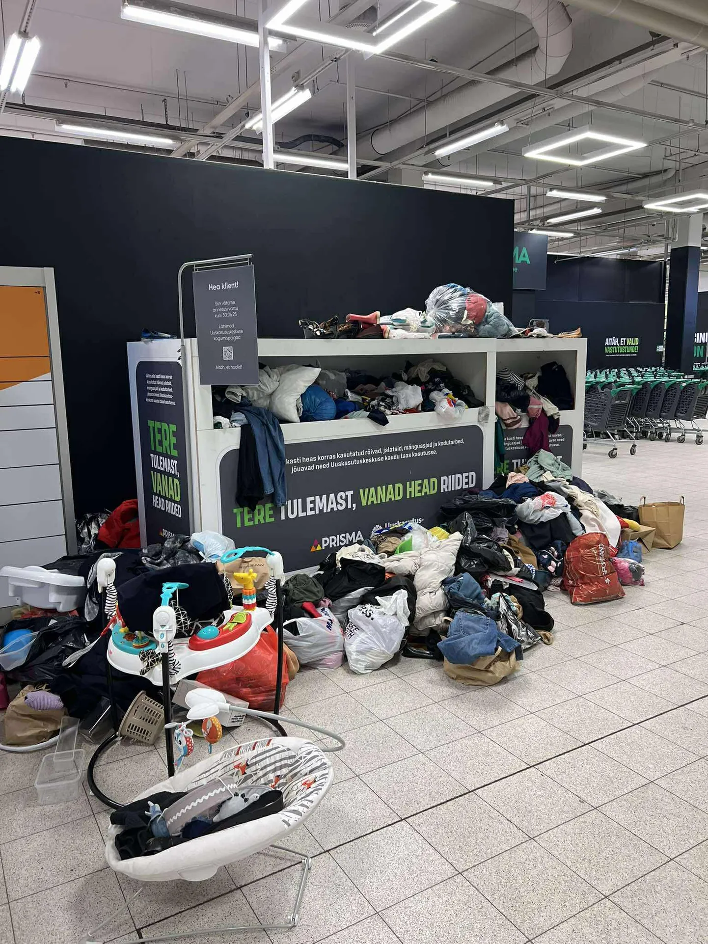 FOTOD Sikupilli Prisma riidekonteiner on ajanud kliendid vihaseks: kes ...