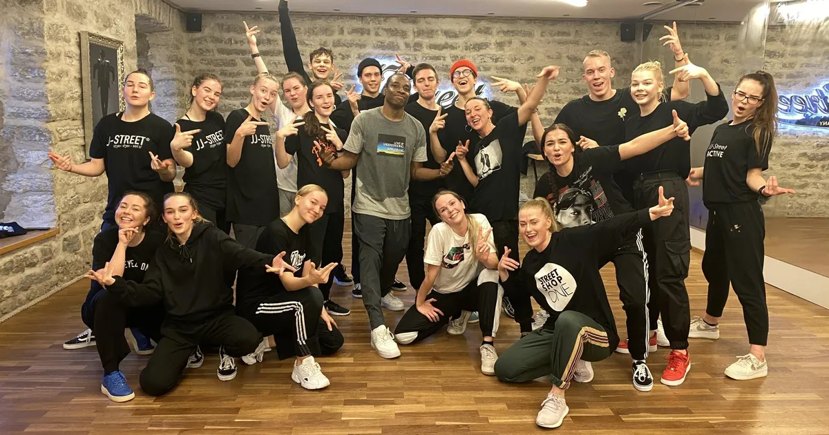GALERII: Michael Jacksoni koreograaf rabas tantsijad jalust