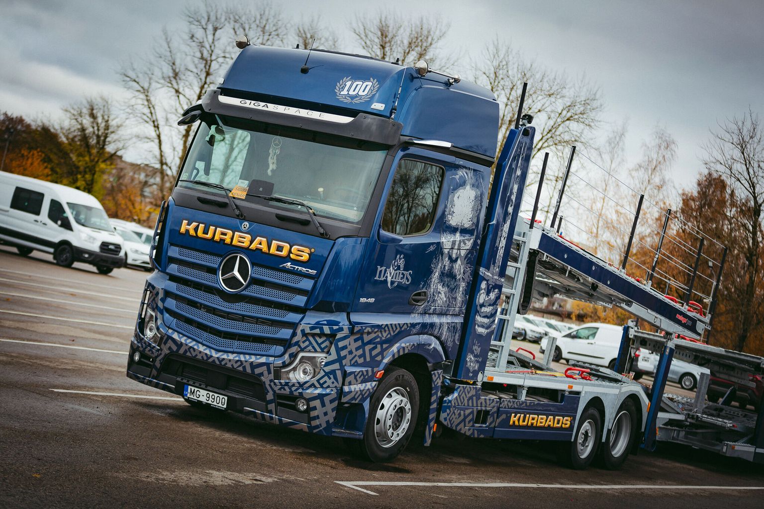 Automašīnu pārvadātāja Kurbads simto autovedēju rotās Namejs