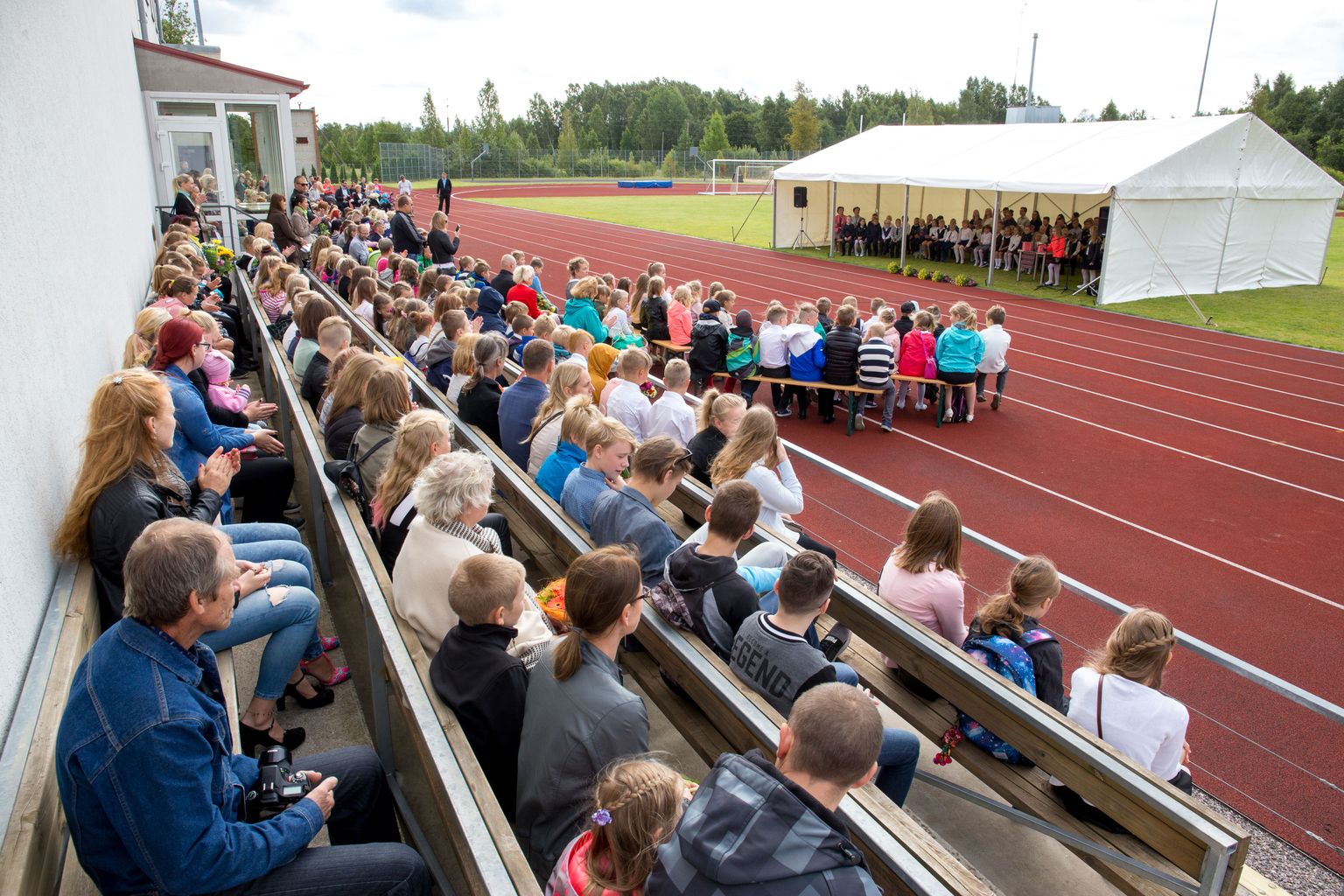 Galerii: Audrus tervitati kooliuusikuid staadionil
